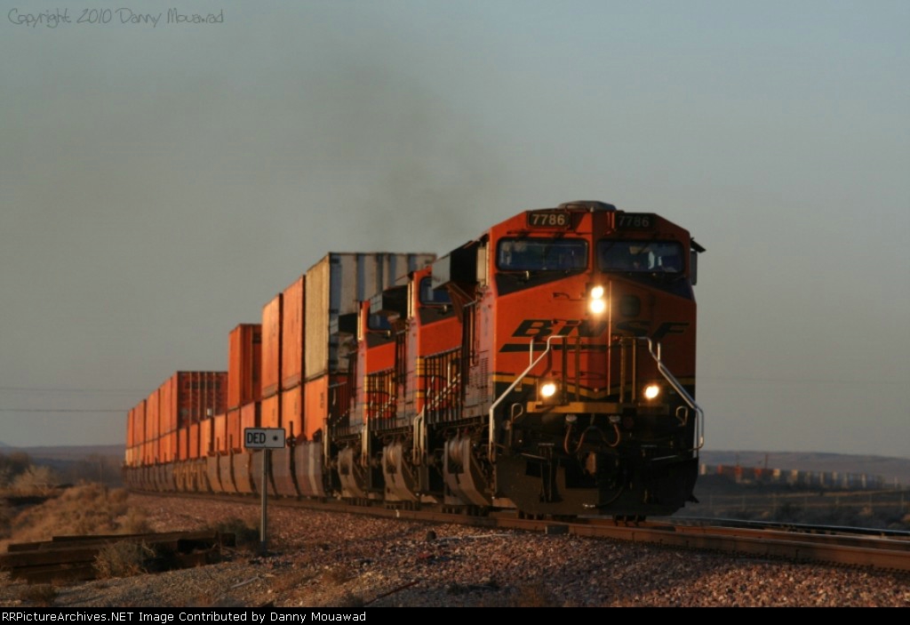 BNSF 7786 Screams Across the Desert chasing the Sun